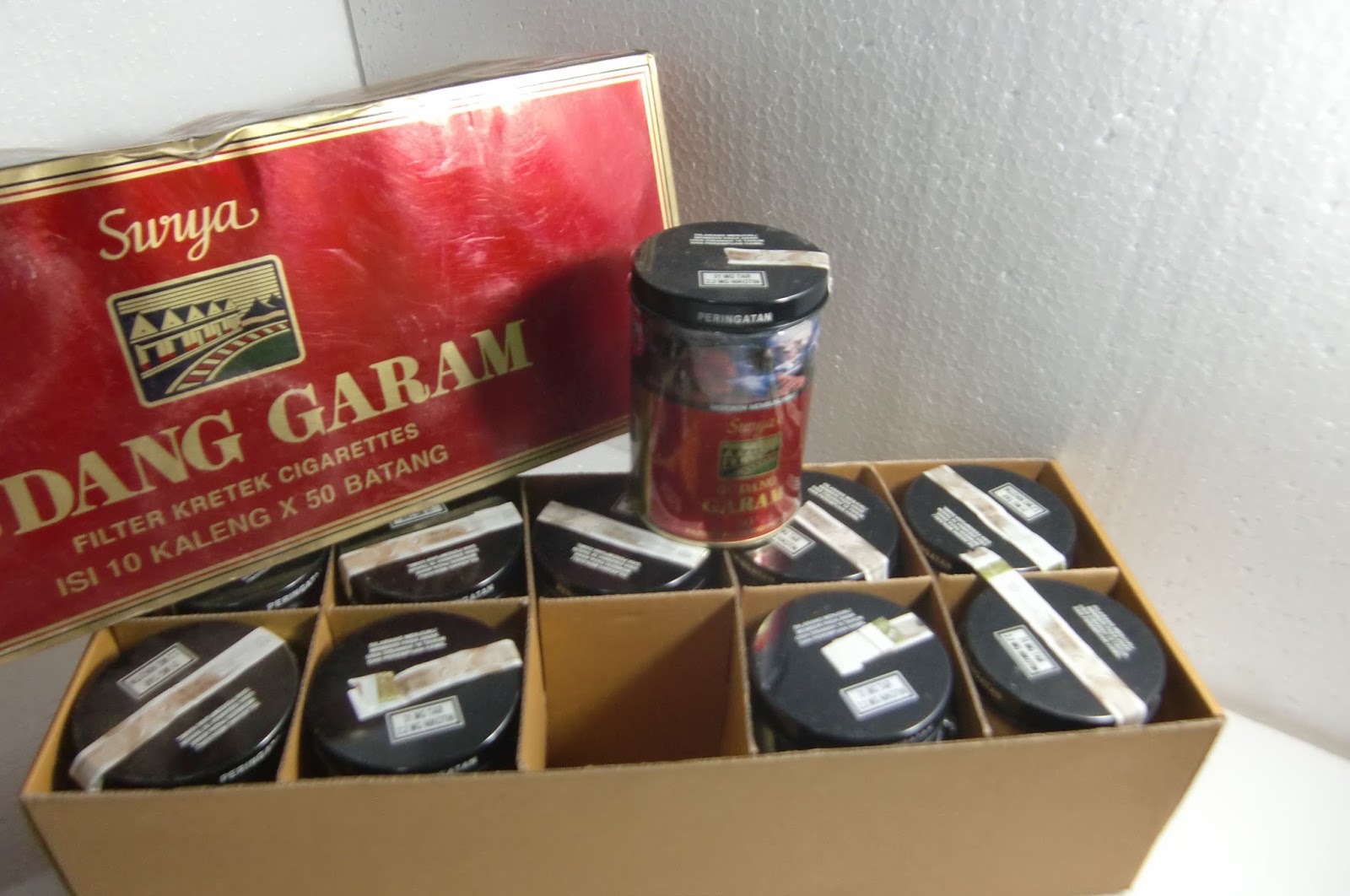 CILEGON ANTIK: Tin Box / Satu Pak Kaleng Rokok Gudang Garam Surya 16 ...