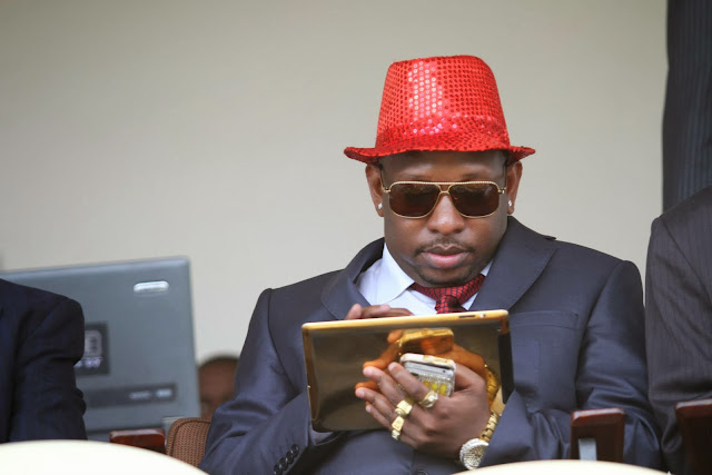 MIKE 'SONKO' MBUVI: Mwanasiasa Anayemiliki iPad Ya Dhahabu Kenya(PICHA ...