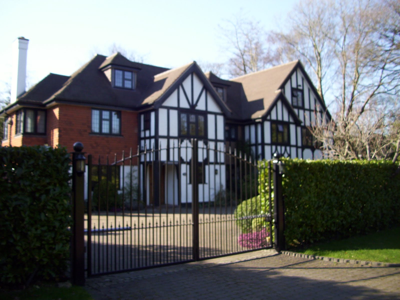 RussellsAbroad: English Neighborhood Walk