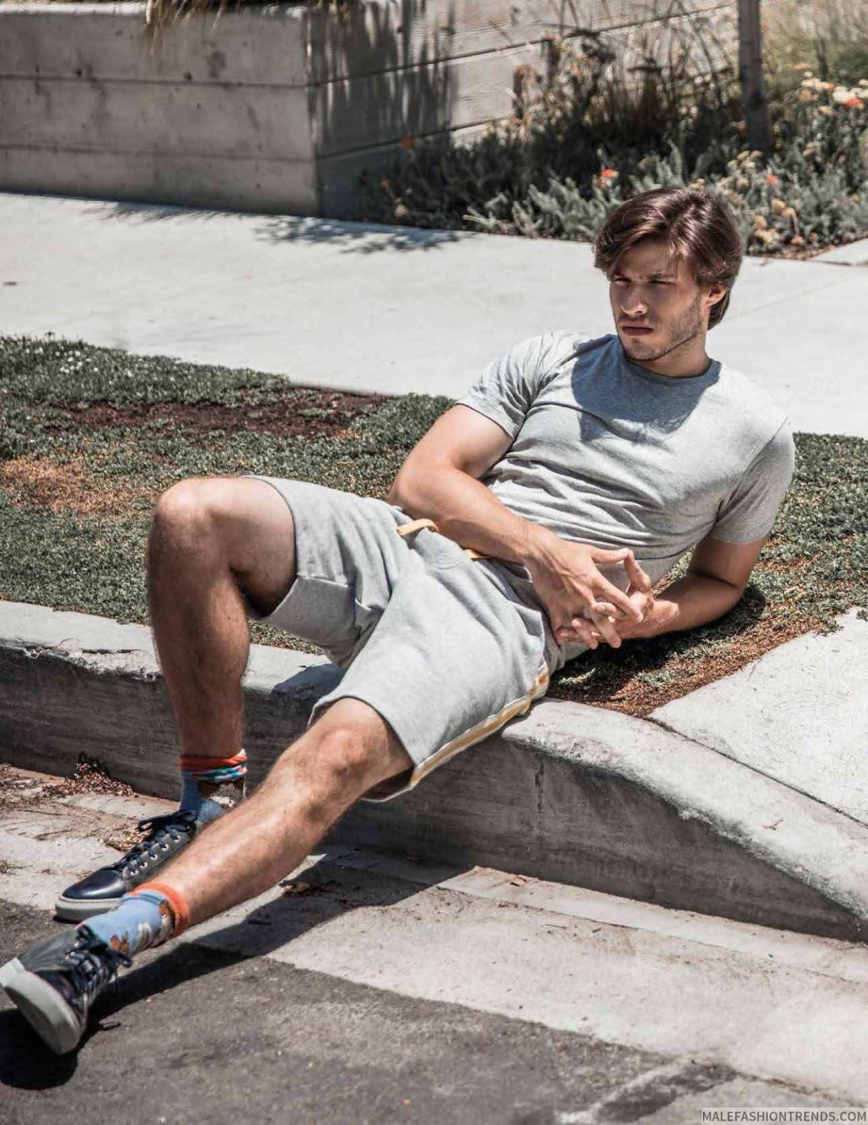 Cameron Cuffe para DAMAN Magazine en fotos de Mitchell Nguyen McCormack