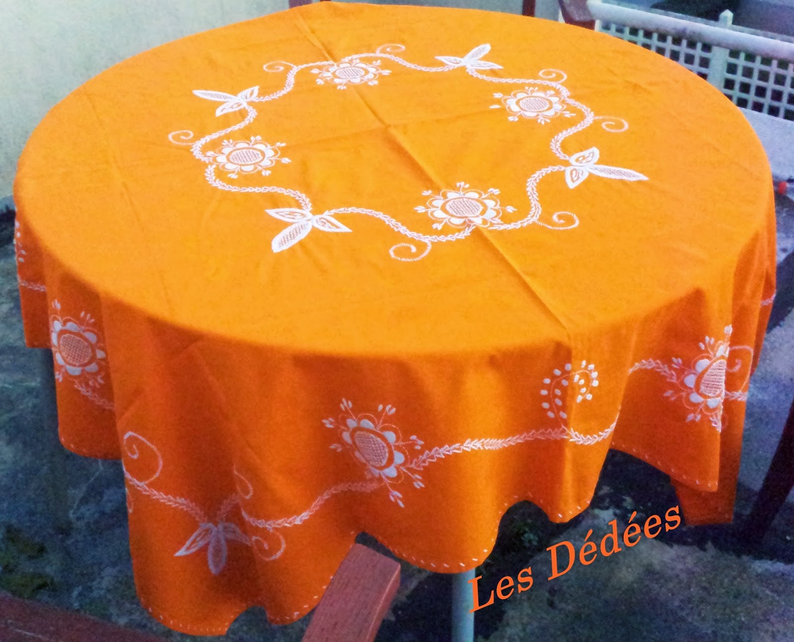Les dedees : vintage, recup, creations: NAPPE BRODÉE ANNÉES 70 ORANGE ...