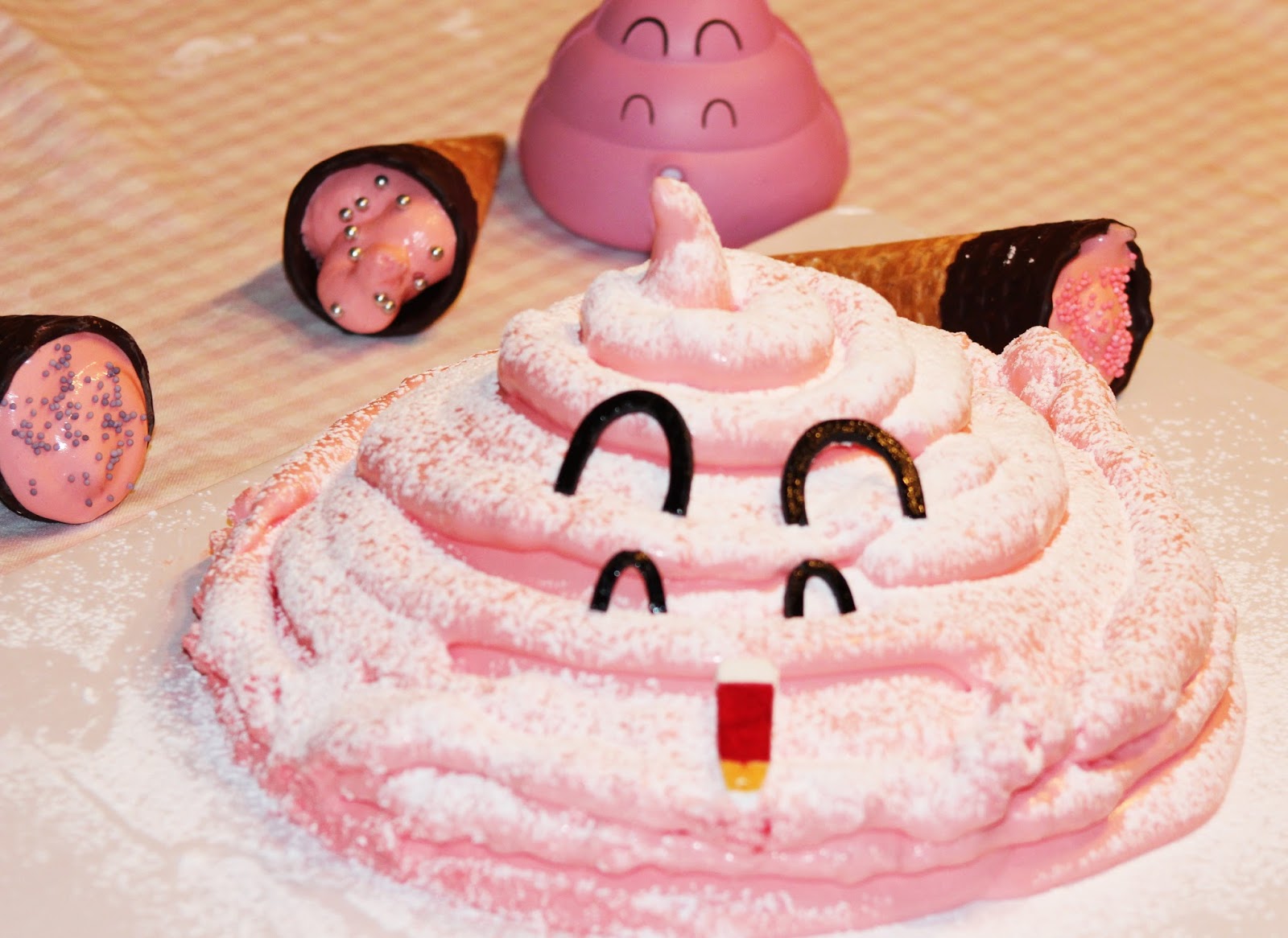 PASTEL "CACA ARALE" {CON COBERTURA DE NUBES DE AZÚCAR}