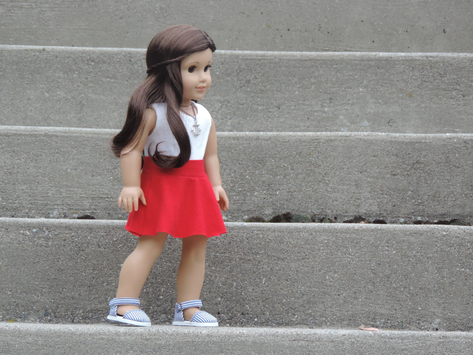 Reverie Dolls: Beth by the Shore -- A Photoshoot