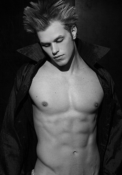 Hot Dudes No Shirts Kellan Lutz