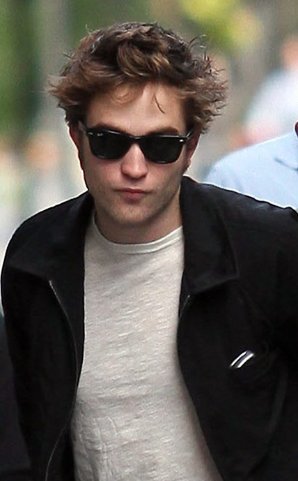 Robert Pattinson - Famous Celebrities