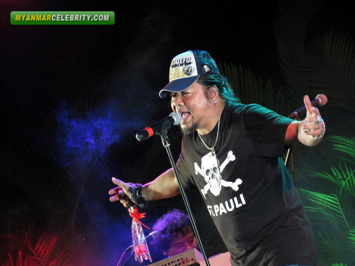 PHOTO: Zaw Win Htut's One Man Show in Yangon