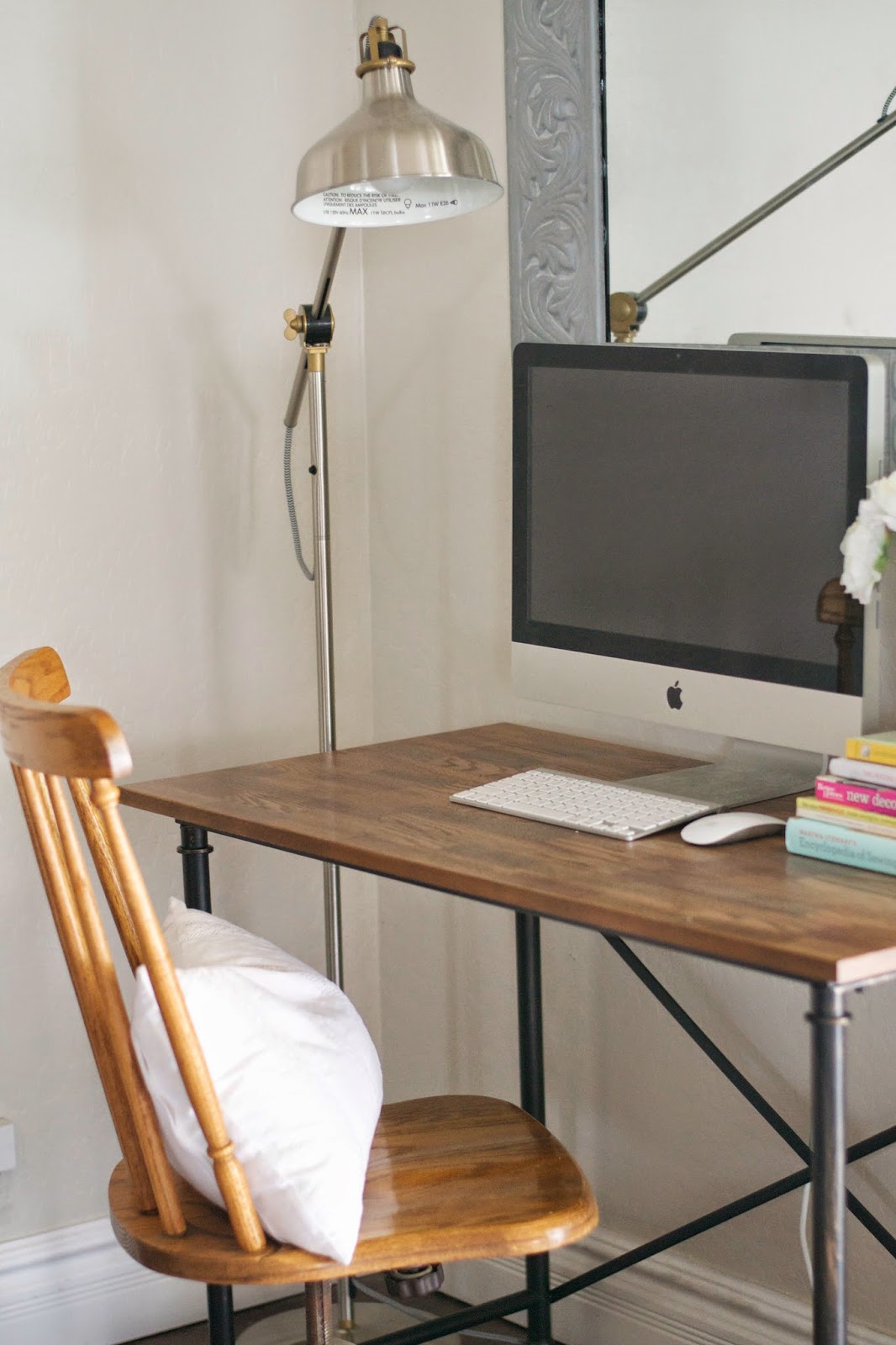 Functional and small office nook. | Paddington Way.