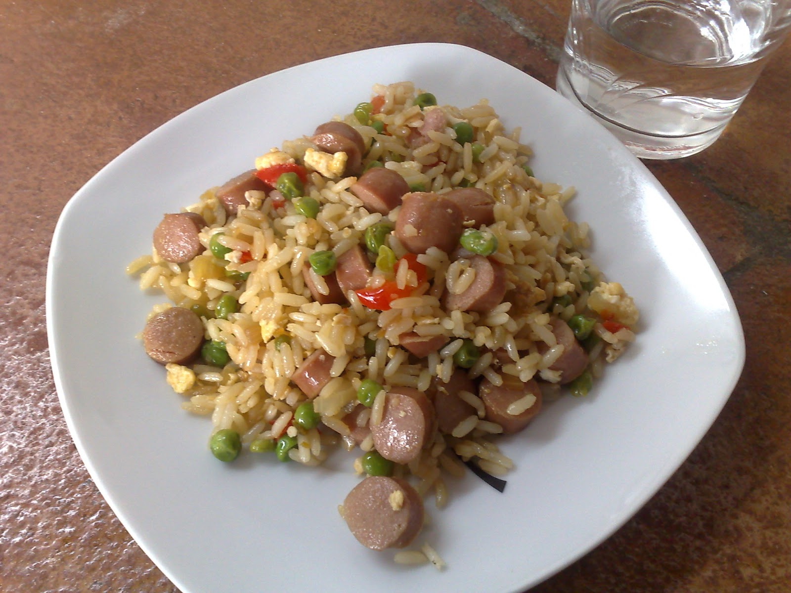 Arroz con salchichas