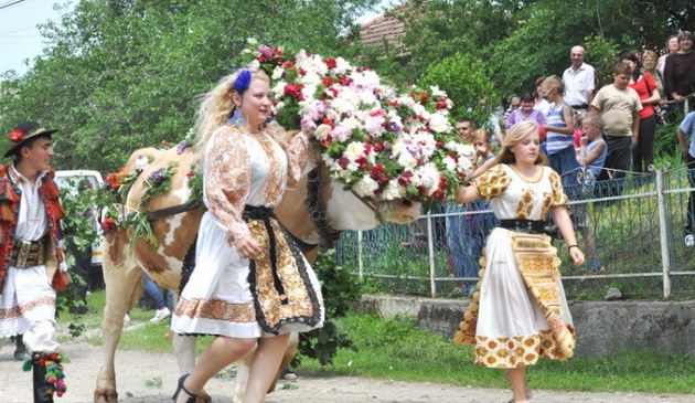 Ritualuri macabre si cu conotatii sexuale in traditiile romanesti ...