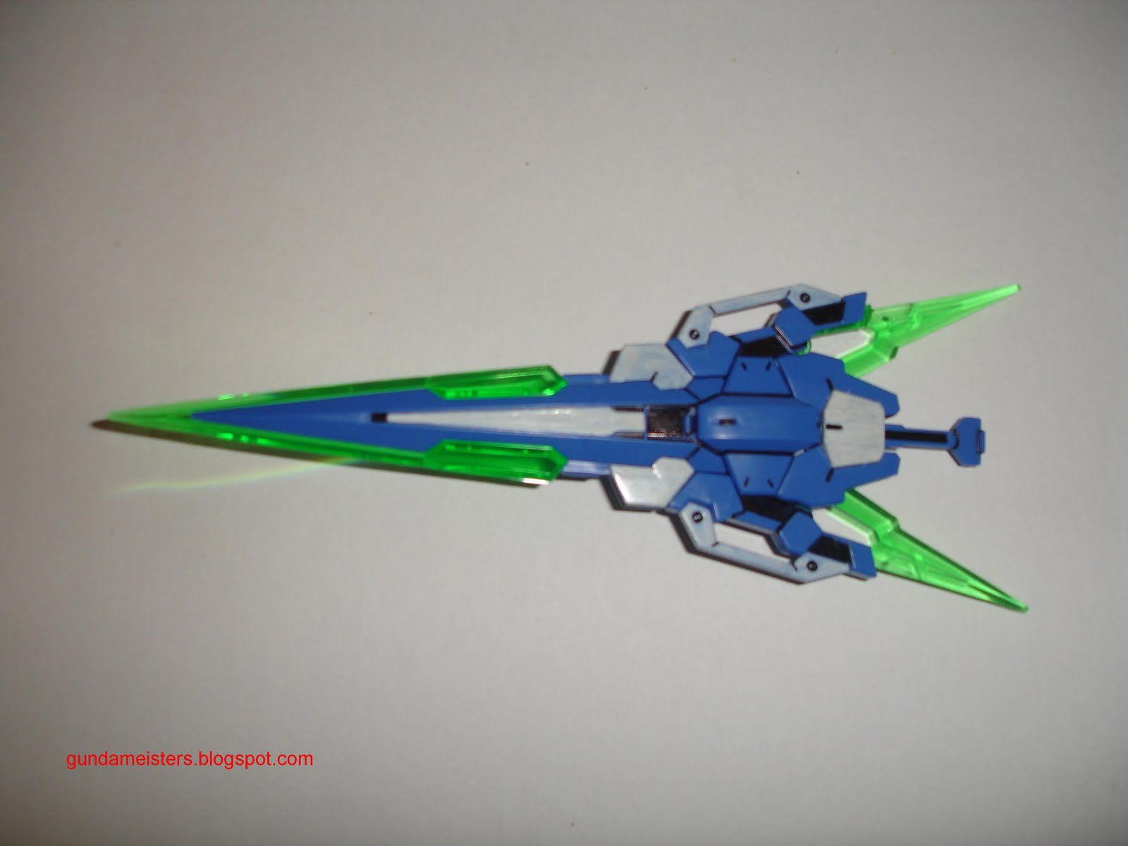 Gundam Meisters: Review: HG 1/144 - GN Sword IV Full Saber