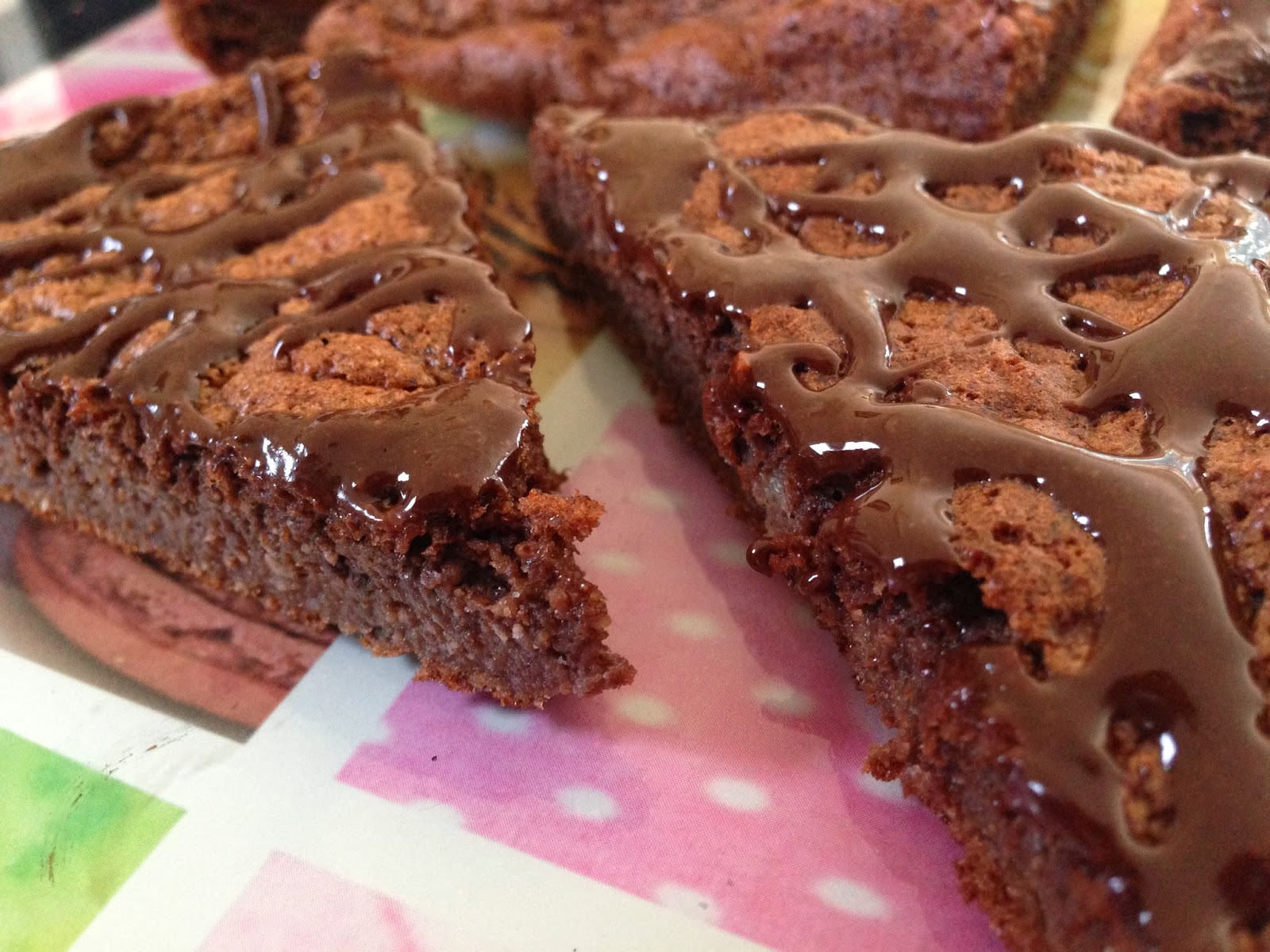 Grabbing life by the kettlebells...: Spongy chocolate cake (Grain ...