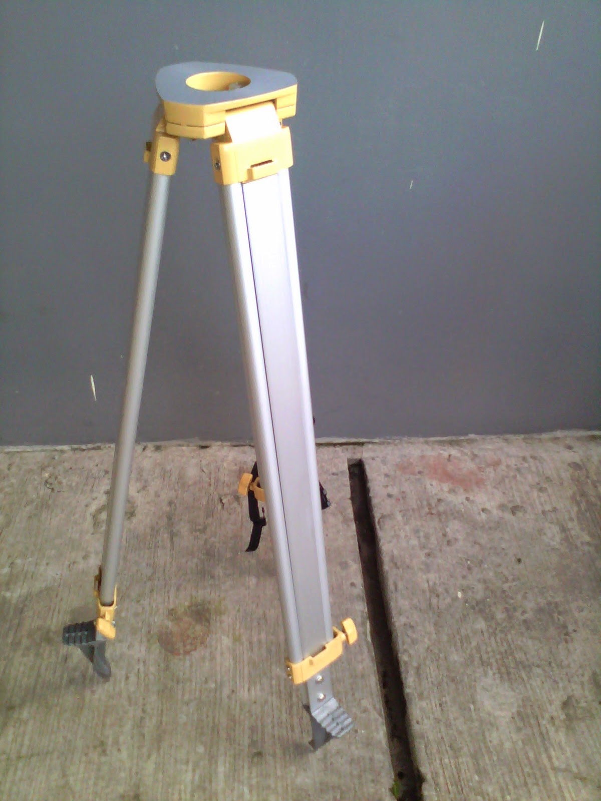 JUAL STATIF / TRIPOD ALUMUNIUM STANDAR TOTAL STATION TOPCON