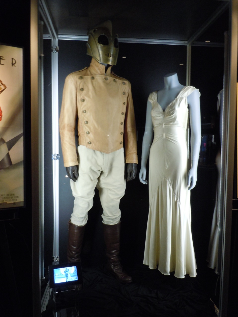 Hollywood Movie Costumes and Props: Original movie costumes and props ...