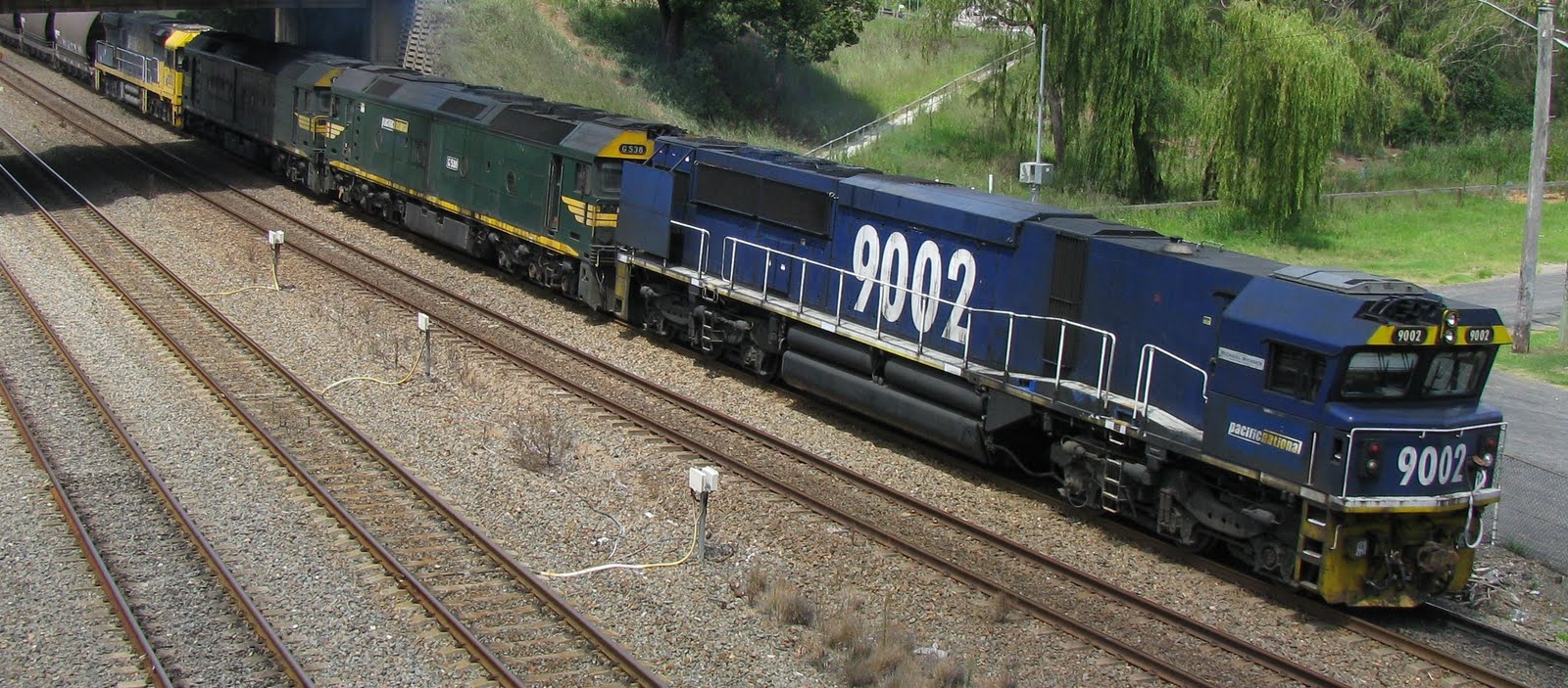 rusted2therails: Pacific National 90 class in action