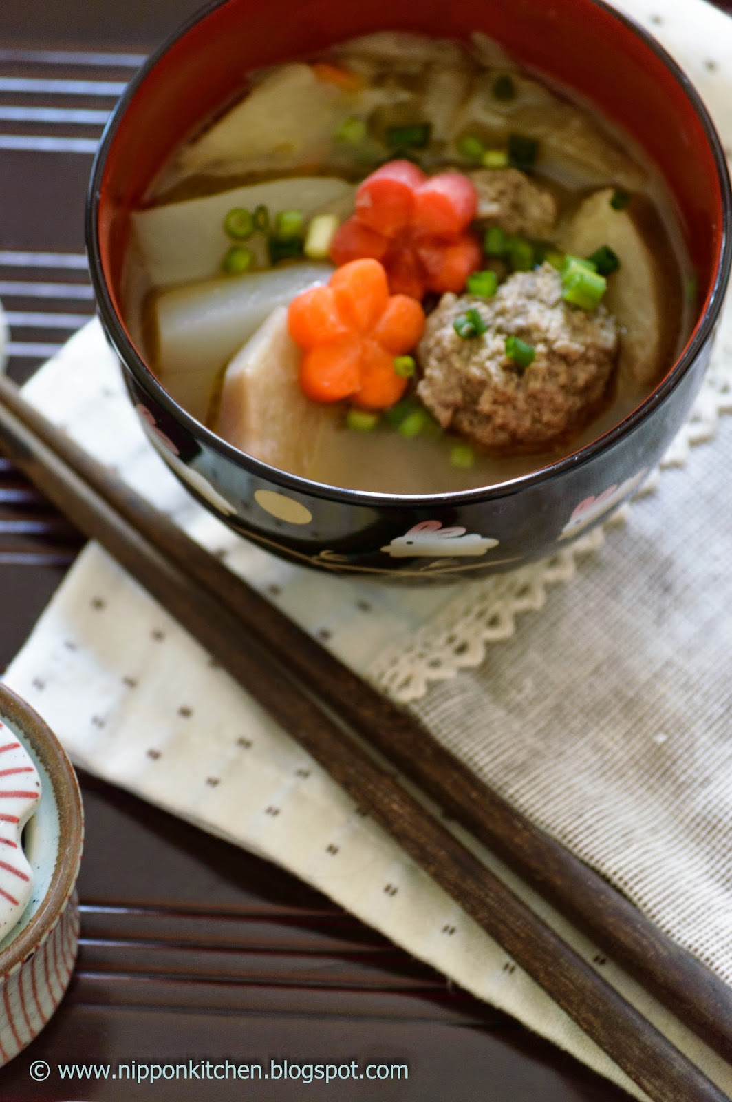 ซุปลูกชิ้นใส่มิโสะ (Niku Dango Jiru) - Nipponkitchen