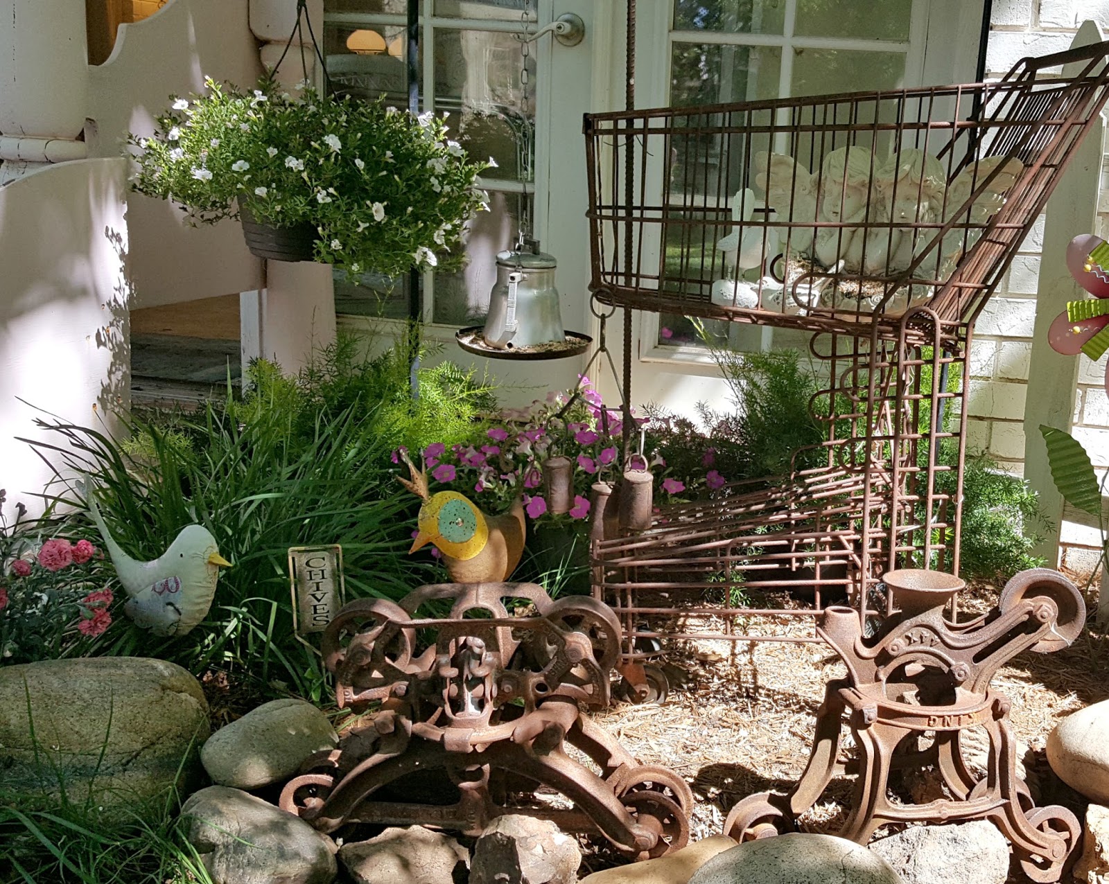 Penny's Vintage Home: Rusty Crusty Junk in the Garden