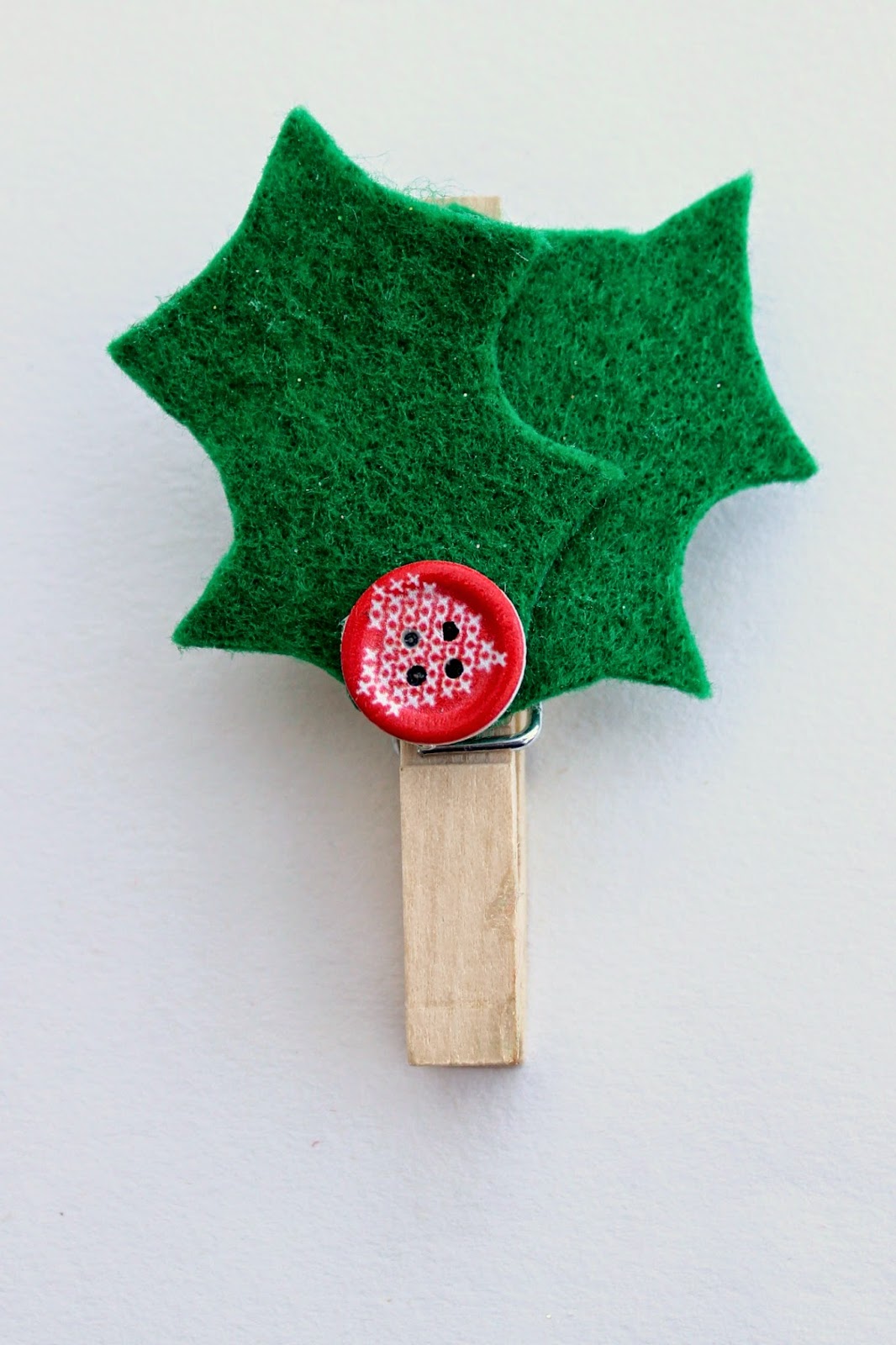 fizzi~jayne makes.... : Christmas Card String and Peg Tutorial....