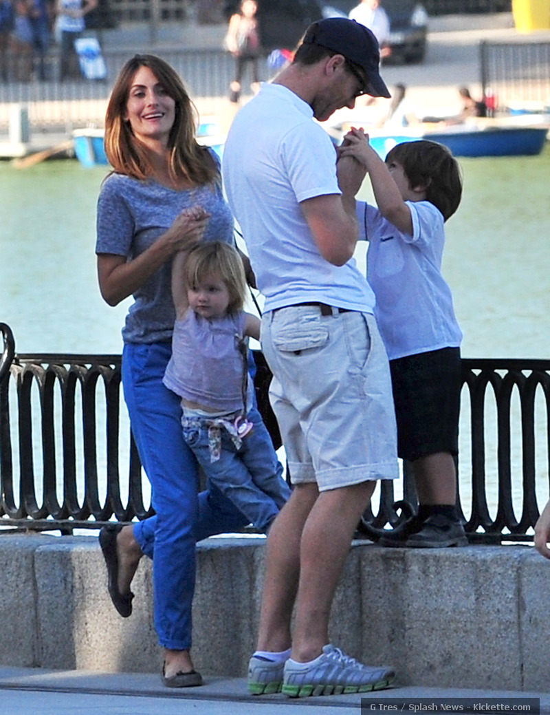 Asian42: Xabi Alonso With Wife Pictures