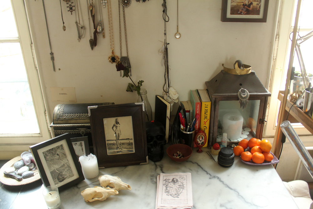 Moon to Moon: The Home of.. Photographer Tony Stone