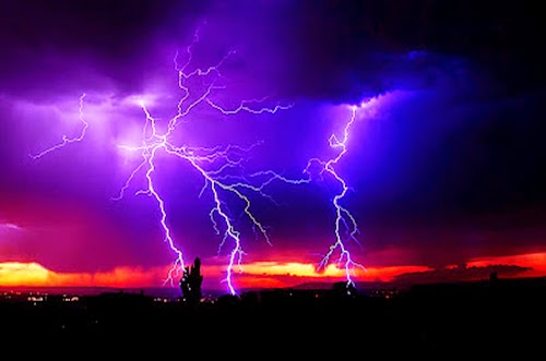 ¿por qué hay rayos truenos y relampagos?