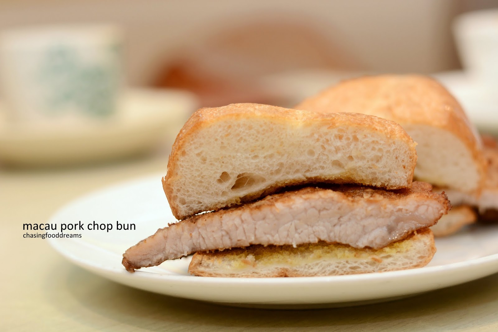 CHASING FOOD DREAMS: Porco Macau Pork Chop Bun @ Lot 10 Hutong