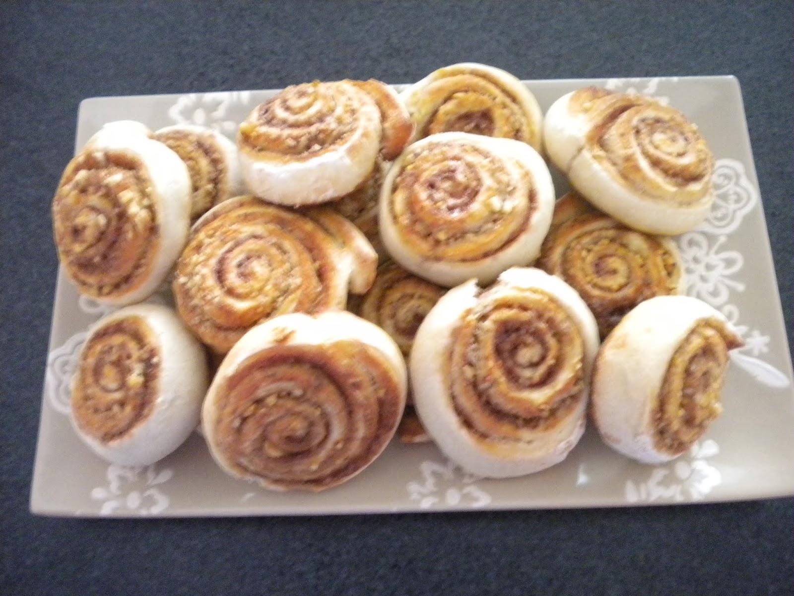 Conny Bakes: Baby Cinnamon Rolls with Walnuts
