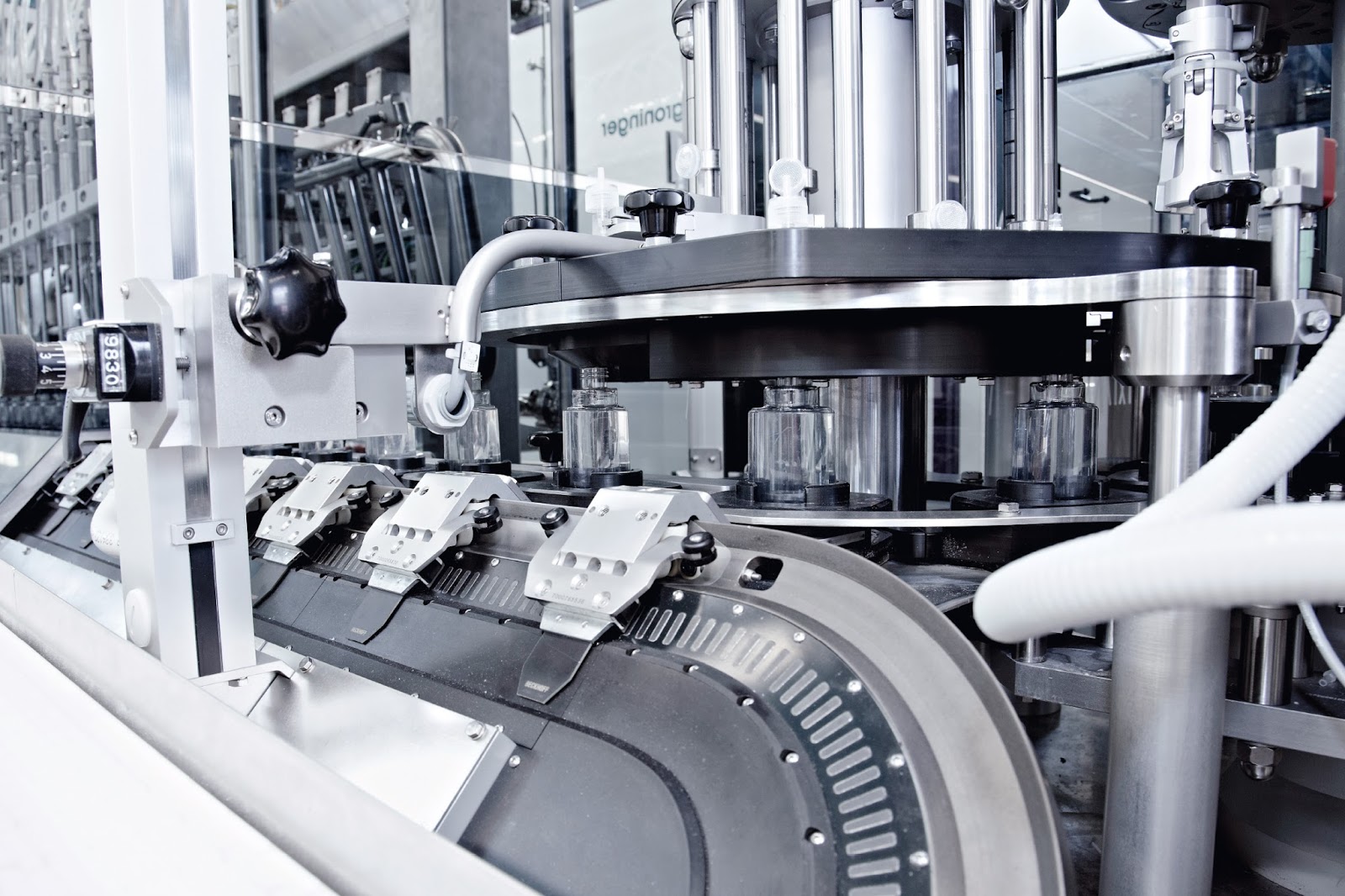 Beckhoff, XTS가 소형의 고속 리니어 기계를 작동시키다 [무인화기술 2016년 8월]