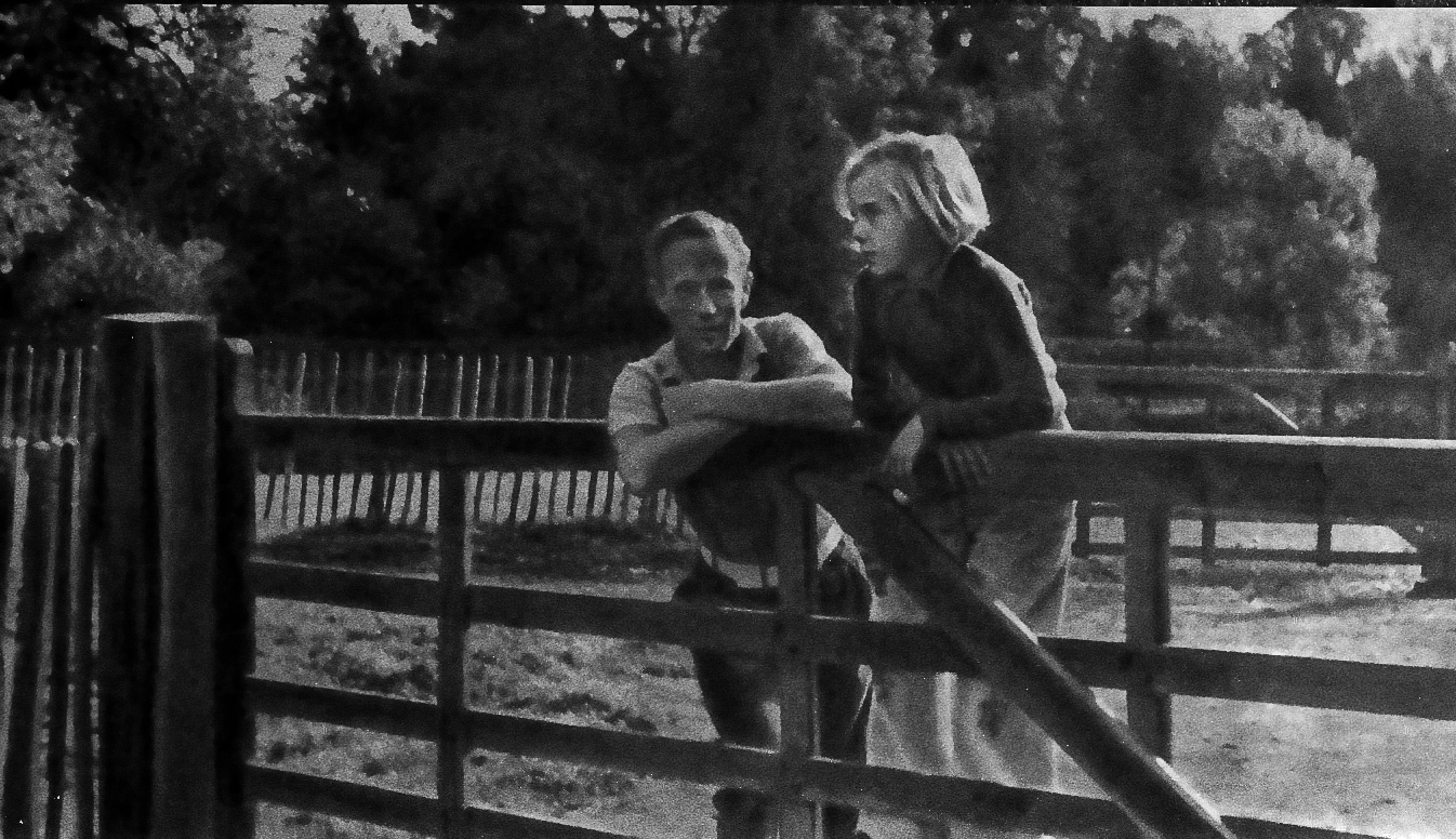 Leslie Howard: With Family - Photos