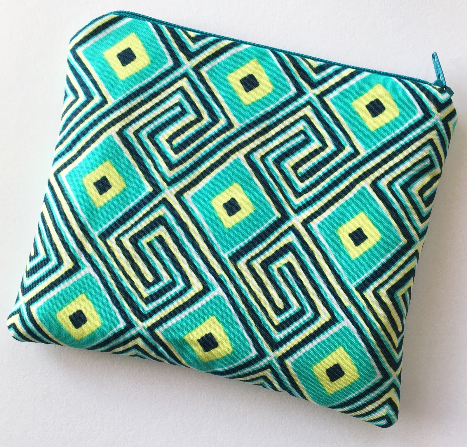 scrabble tile bag / CHARM ABOUT YOU