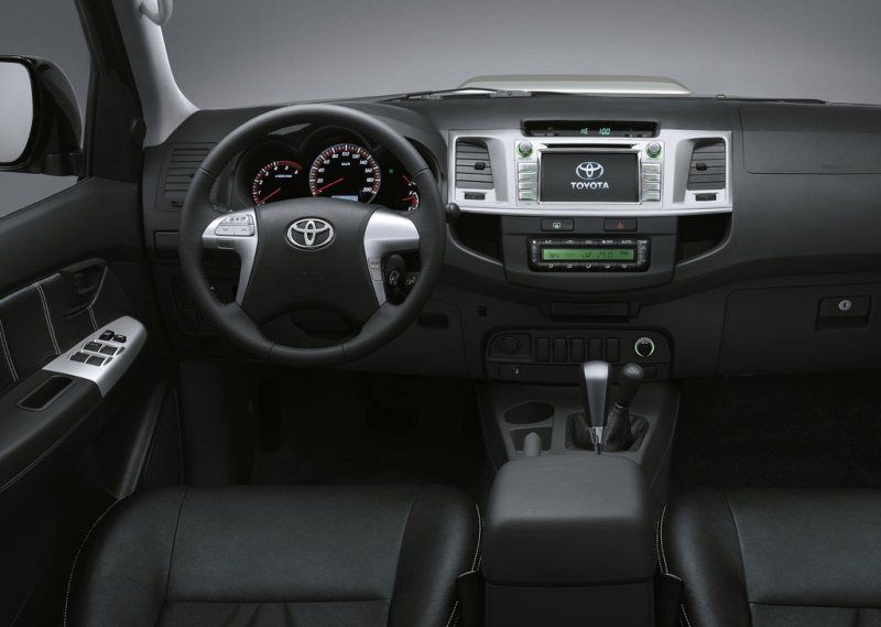 BmotorWeb: Toyota Hilux Invincible 2014