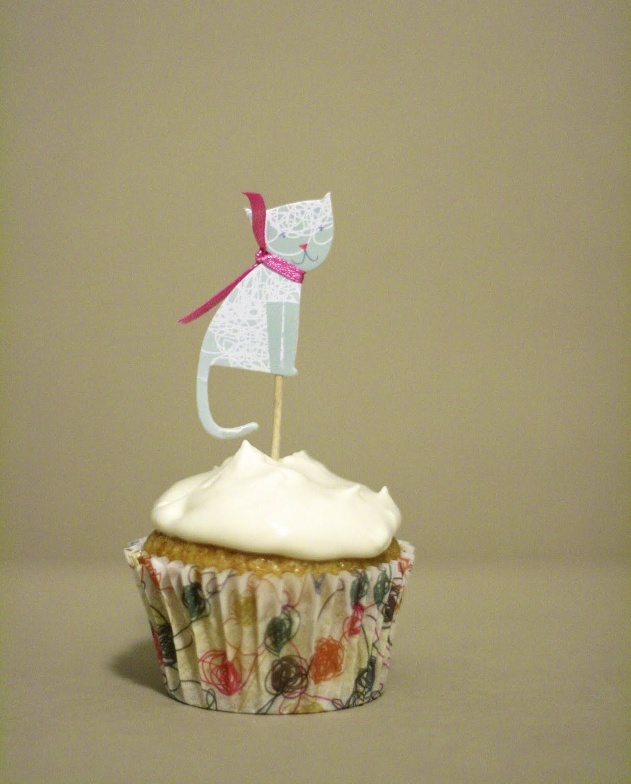 Catsparella: Cat Cupcake Tuesdays