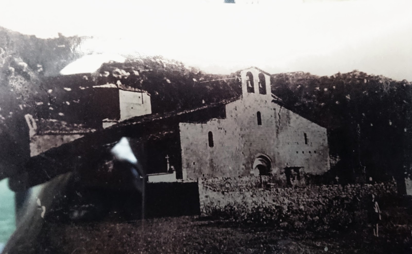 www.allotjamentsrural.com: MONESTIR DE SANTA MARIA DE GUALTER - a 15 ...