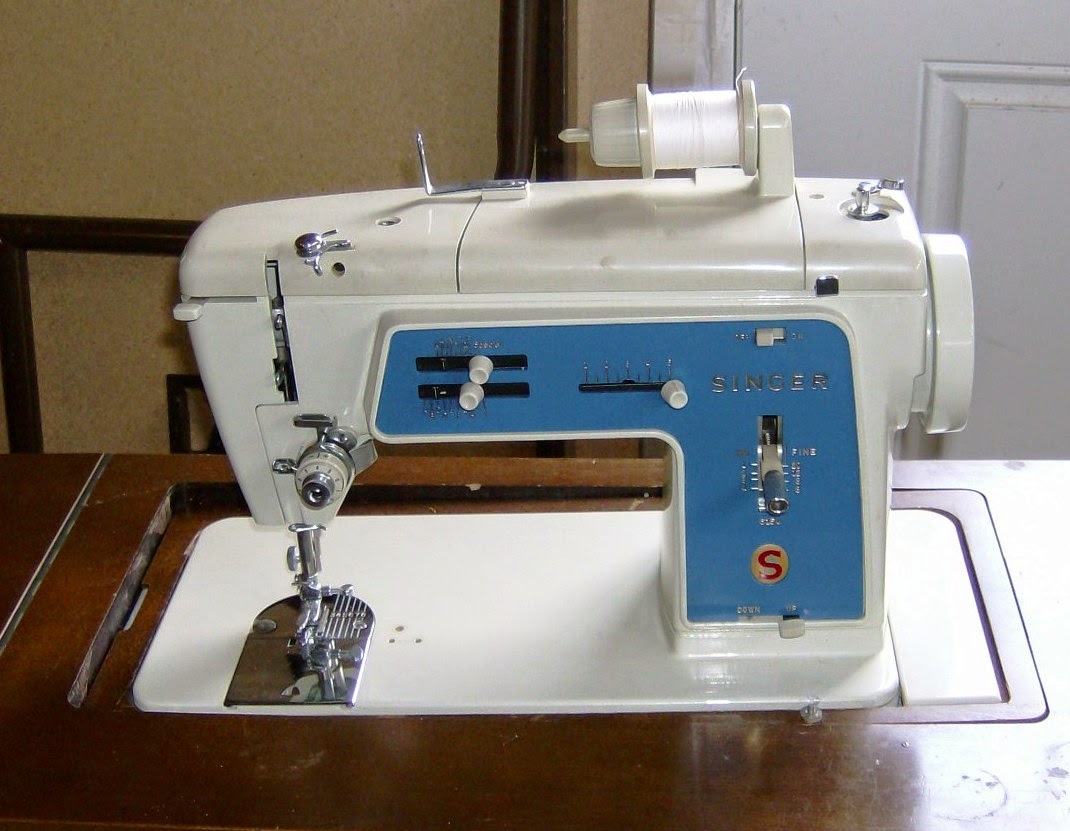Vintage Sewing Machines: Singer 615U