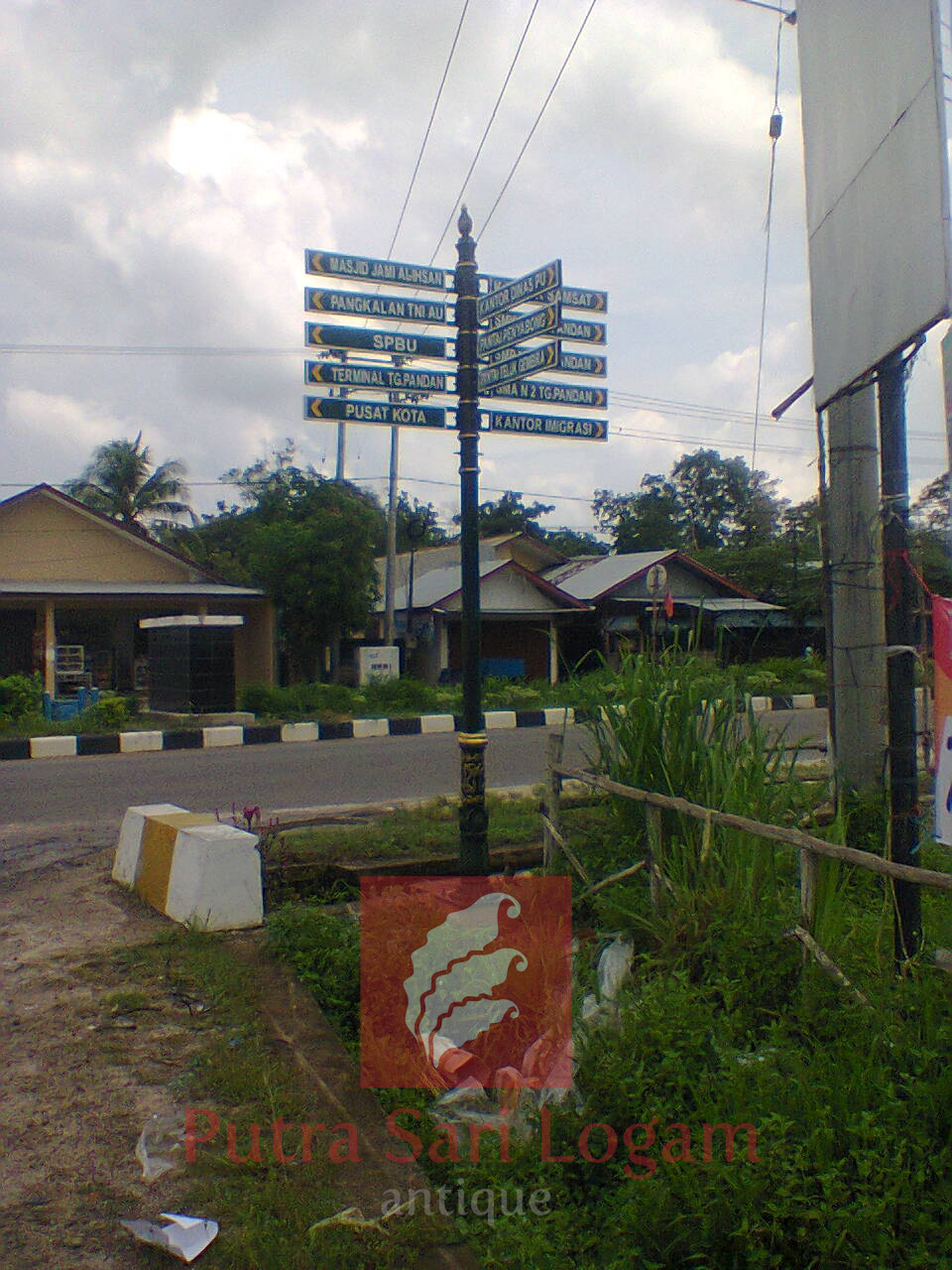 Putra Sari Logam ::..: Tiang Rambu dan Penunjuk Arah Jalan