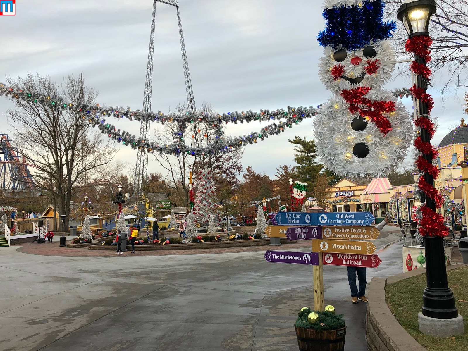 MidwestInfoGuide: Winterfest Decorations (WOF)