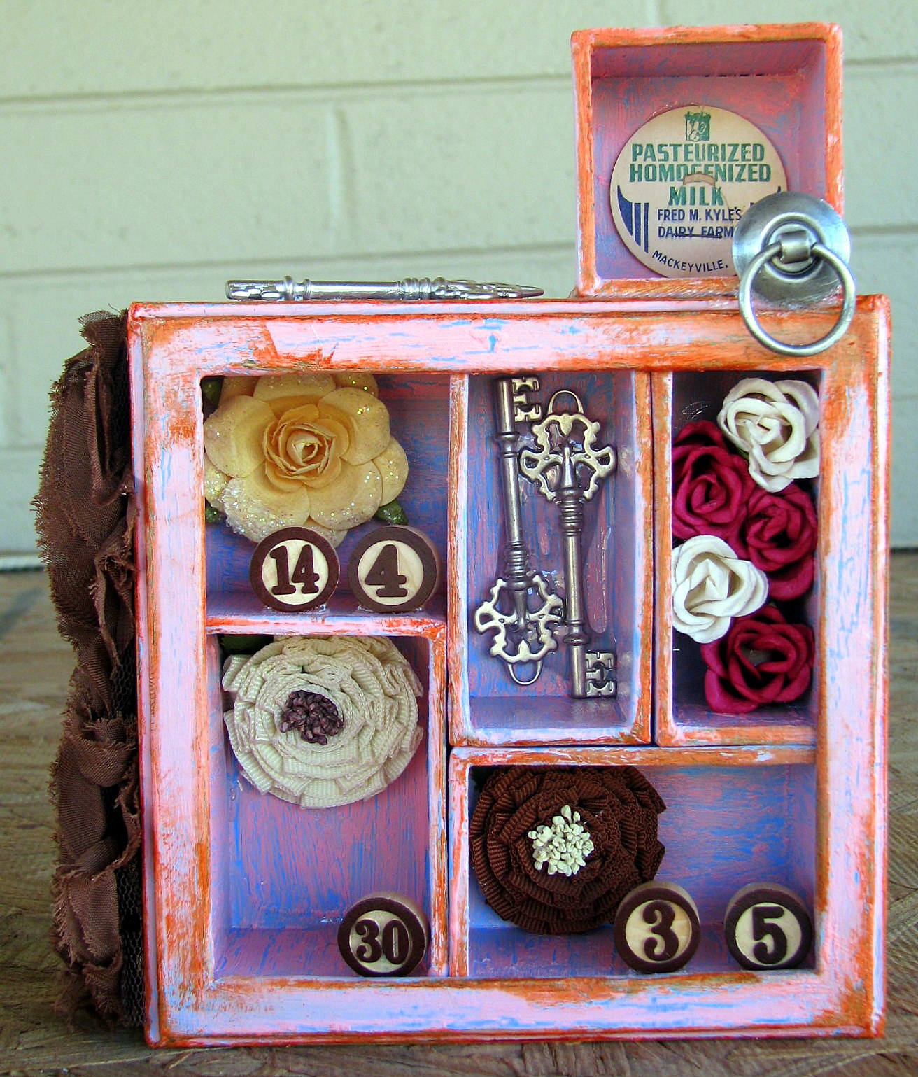 BlueMoon Scrapbooking: Tim Holtz Altered Shadow Box