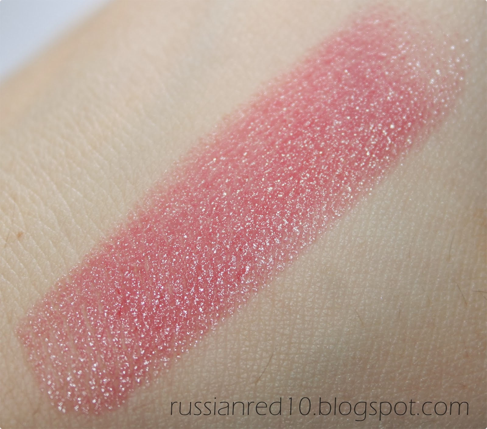 The Face Guide: Review: MAC lipstick in Lustering