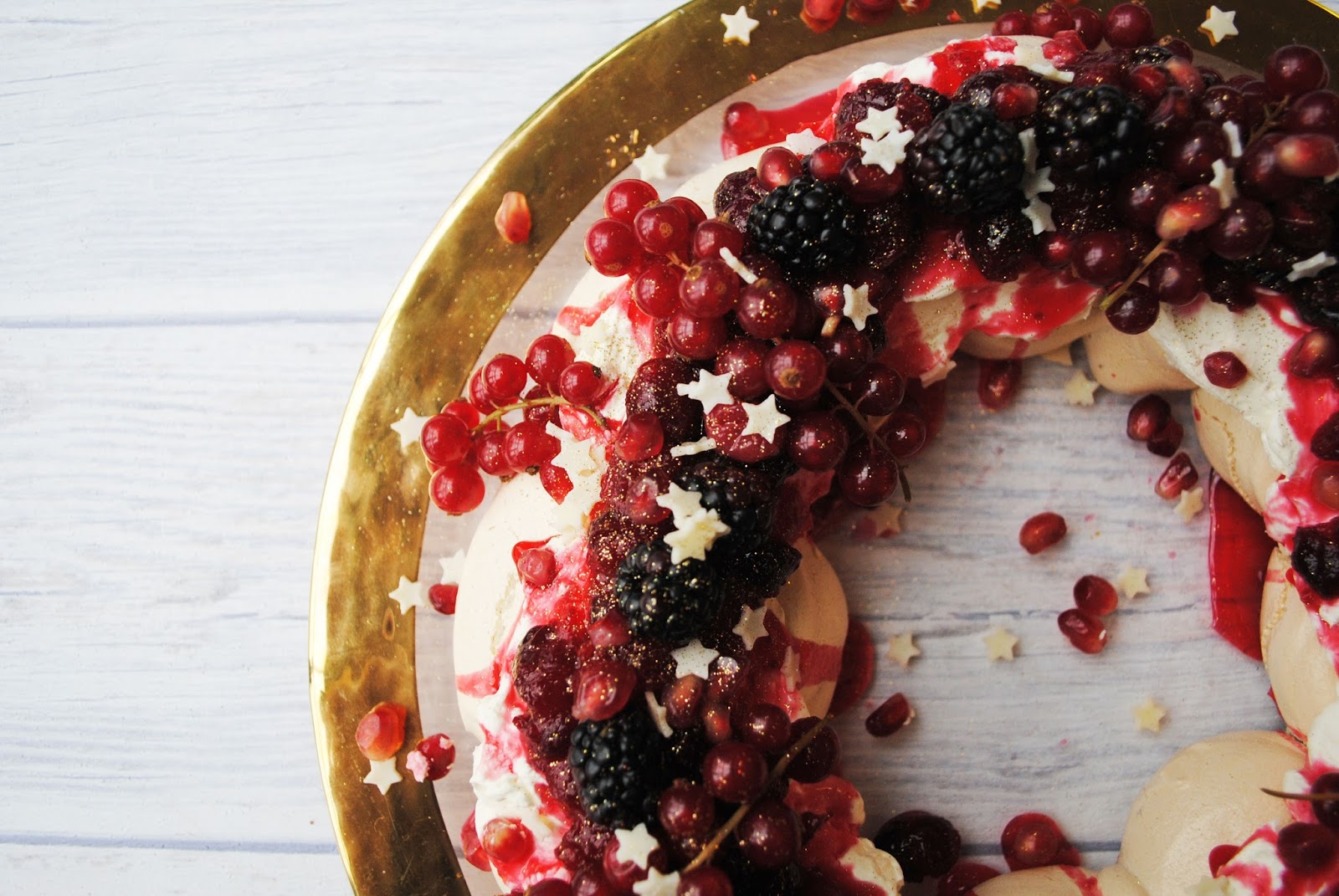 Sharkett Sisters: WINTER BERRY MERINGUE WREATH