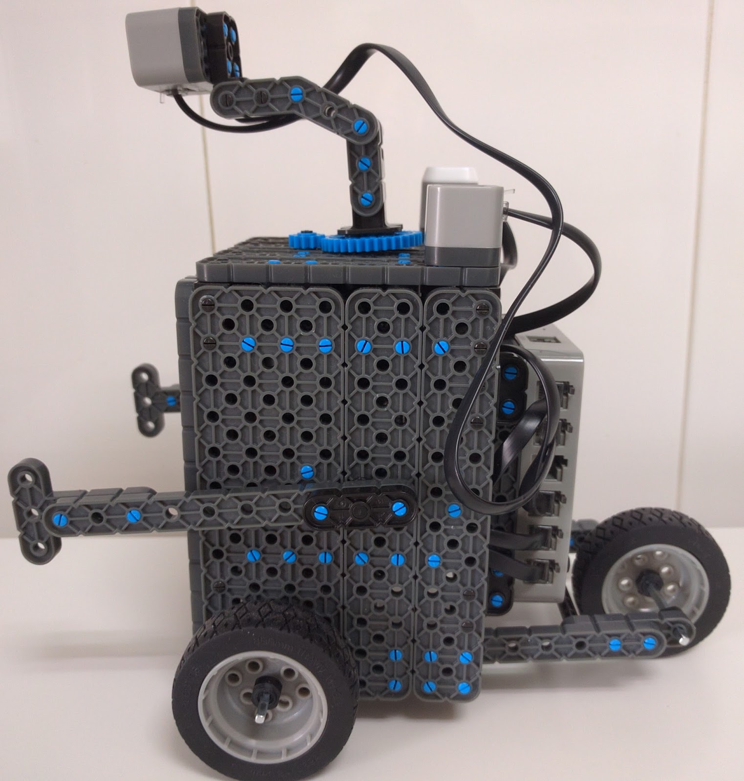 Amazing Robots - vex IQ: Os presentó a Wall-E - vex IQ