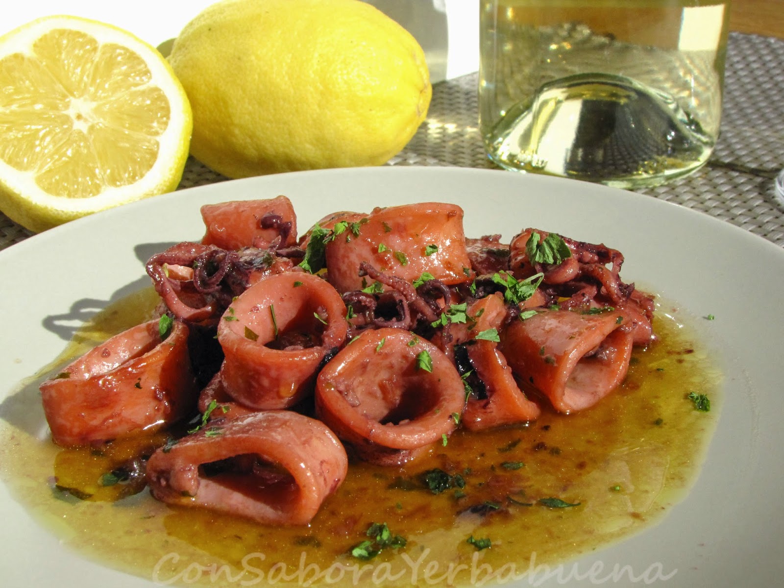 Con sabor a YerbaBuena: CALAMARES AL AJILLO