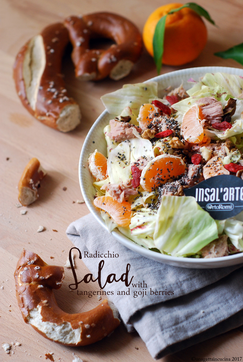 Insalata al radicchio variegato di Castelfranco, mandarini e bacche di ...