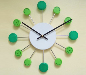 Upcycle Us: A clock made with bottle caps
