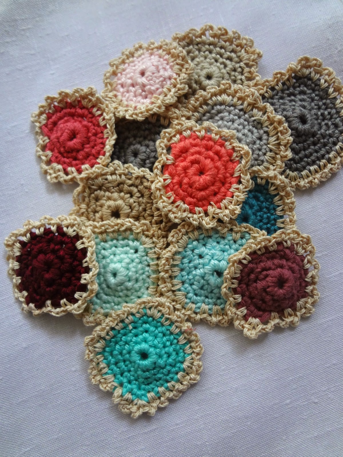 Little Treasures: Mini Squares - free tutorial
