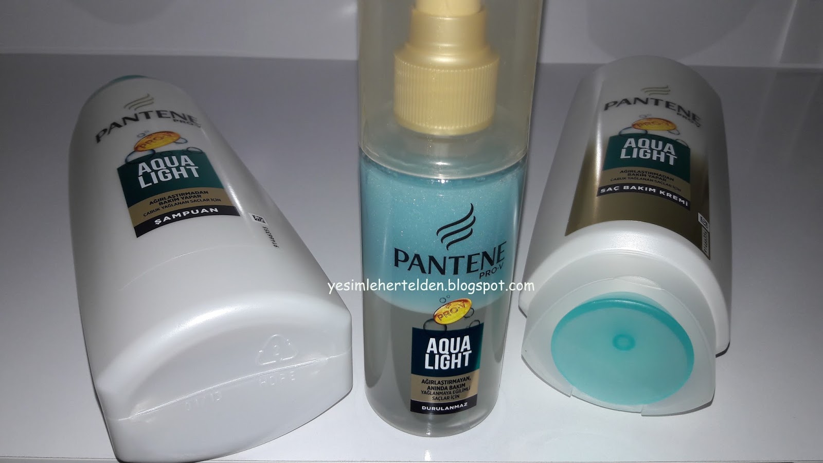 Pantene Aqua Light İki Fazlı Anında Bakım Yapan Saç Spreyi