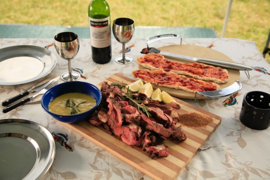 In en om die huis: “Plankie-vleis” en platbrood