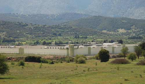 Το ΒΗΜΑ της Ιτέας: ΜΑΛΑΝΔΡΙΝΟ:ΦΥΛΑΚΙΣΜΕΝΟΙ ΕΣΚΑΒΑΝ ΣΗΡΑΓΓΑ ΓΙΑ ΝΑ ...