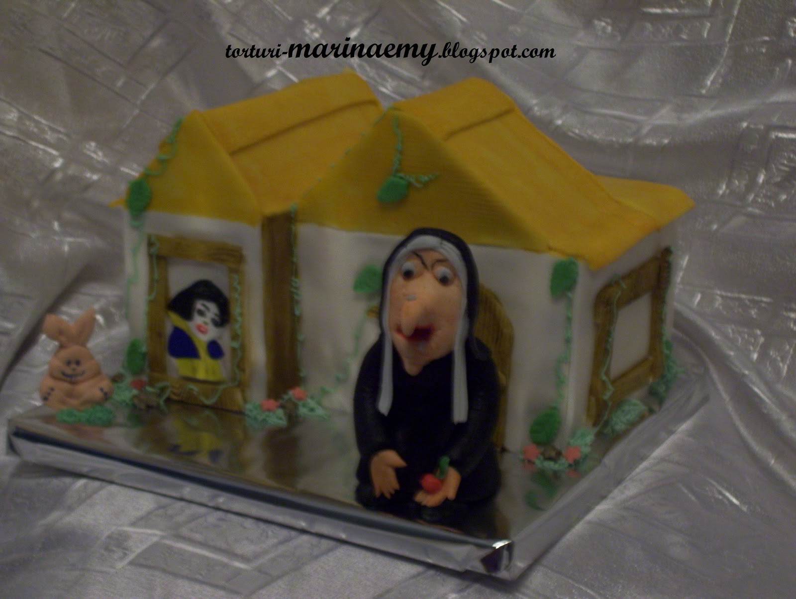 Torturi la comanda: Tort cu vrajitoarea din Alba ca Zapada