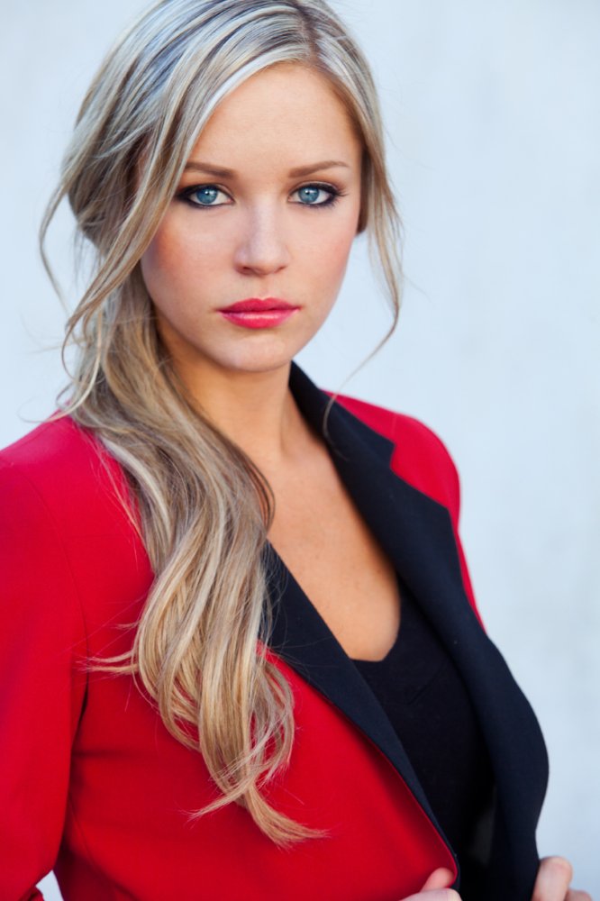 Tara Holt (15 February 1988, Newport Beach, California, USA) movies ...