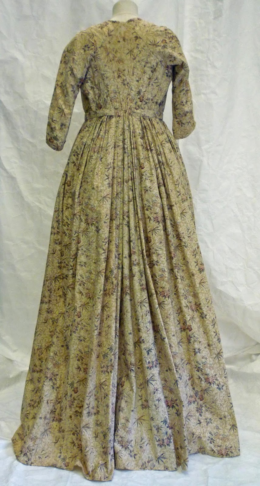 Eva's historical costuming blog: An open robe from the 1790s