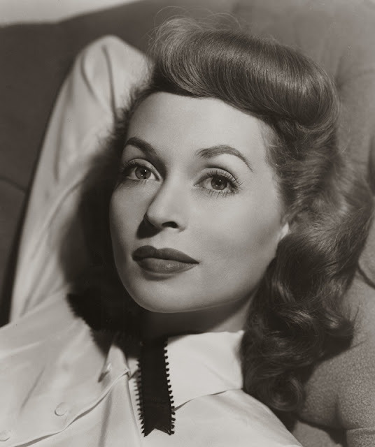 It's The Pictures That Got Small ...: THE FRIDAY GLAMOUR 15!